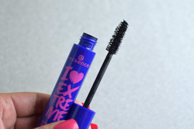 Resenha: Rímel Essence I Love Extreme Volume Waterproof – 2Beauty ...